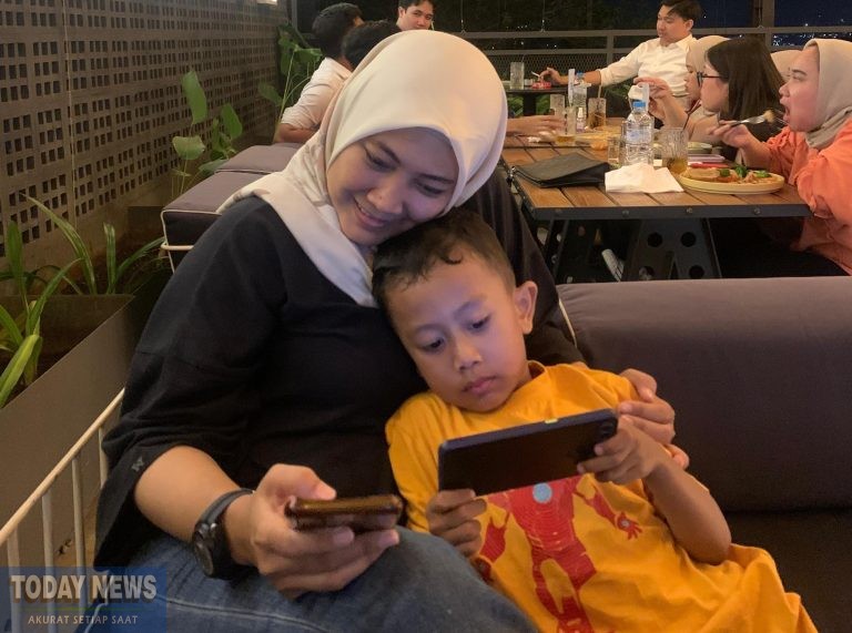 Cara Membatasi Screen Time dan Dampak Bagi Kesehatan